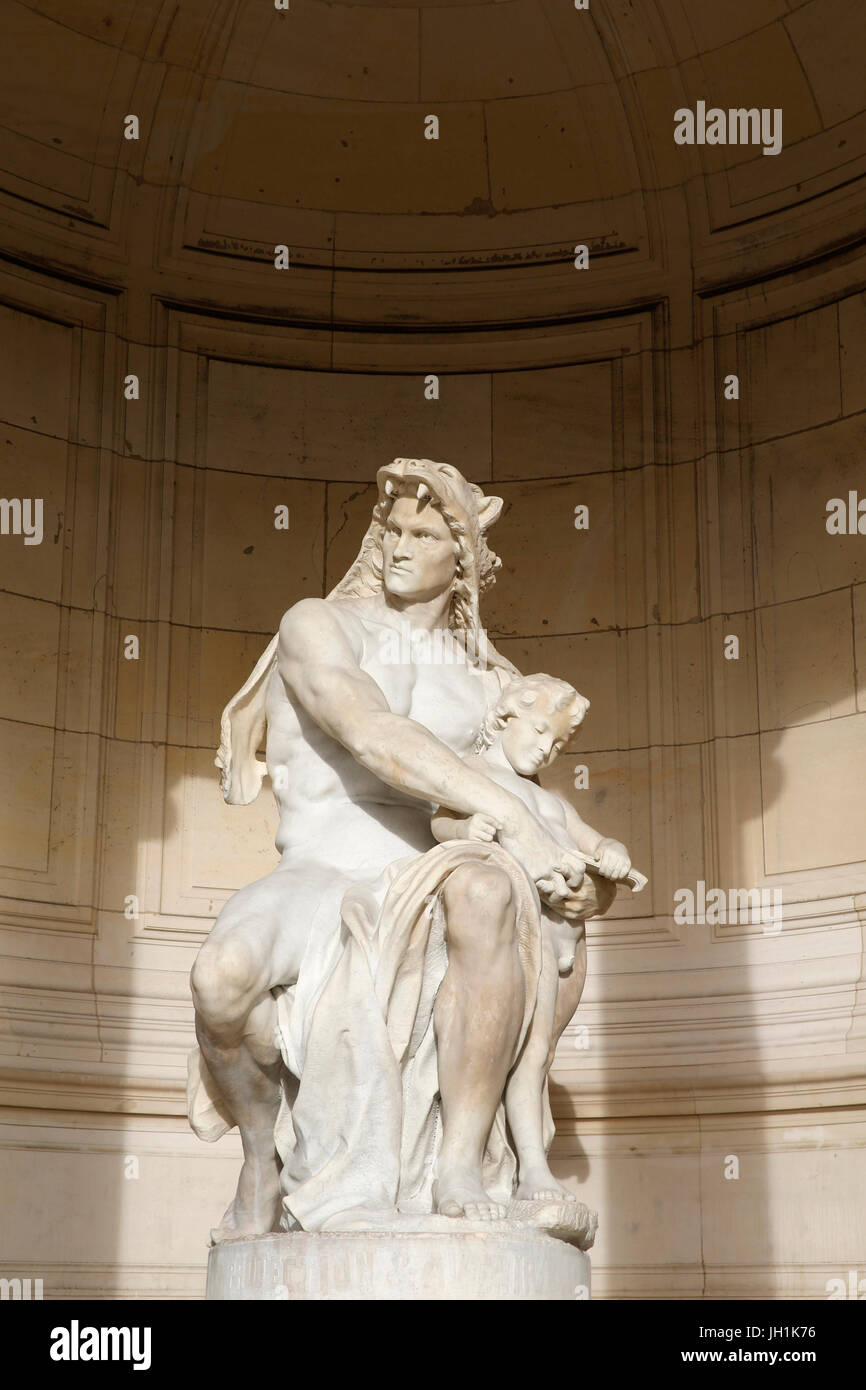 Palais Galliera, the Paris fashion museum. Statue by Honore Picard ...