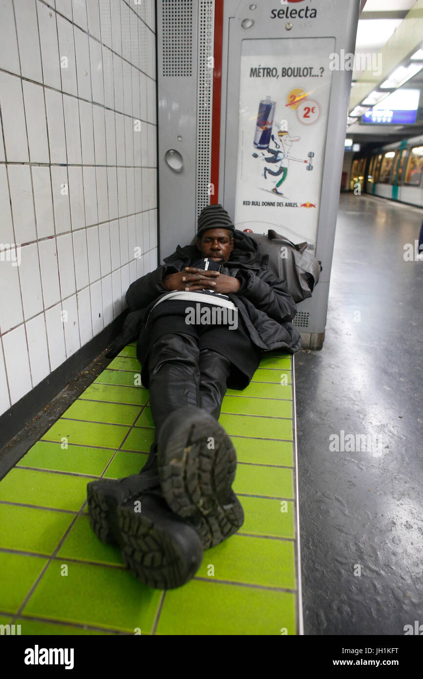 Paris france man in hi-res stock photography and images - Alamy