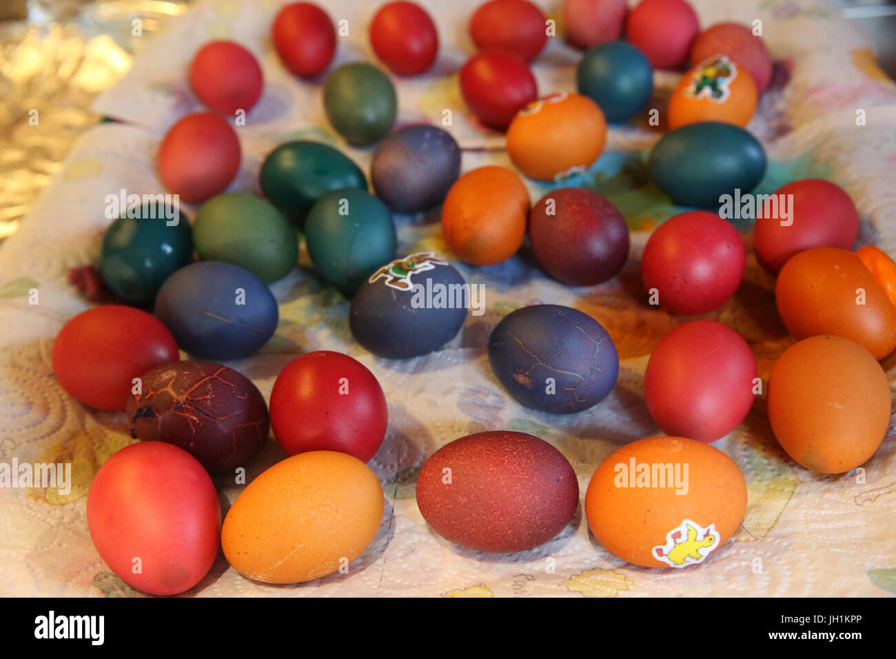 Coloring easter eggs. France Stock Photo - Alamy