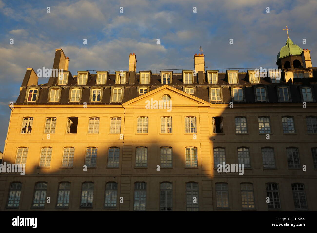 Foreign building hi-res stock photography and images - Alamy