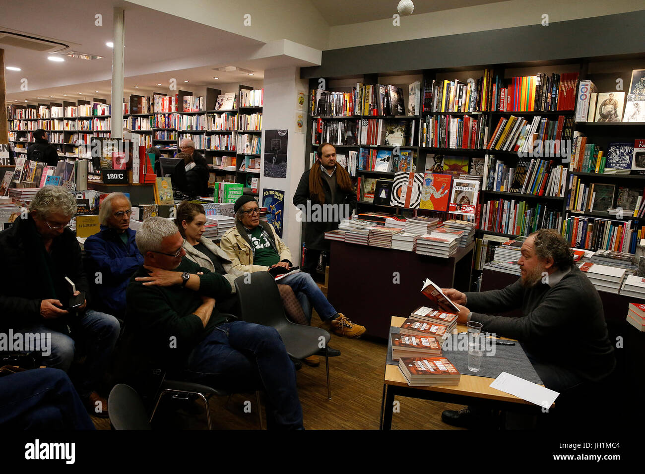 Book bookshop reading hi-res stock photography and images - Alamy