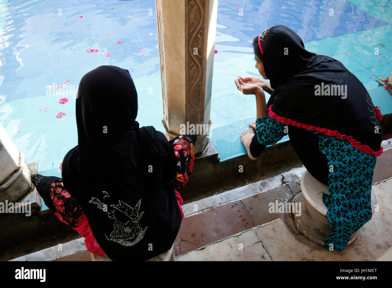 Ablution woman hi-res stock photography and images - Alamy