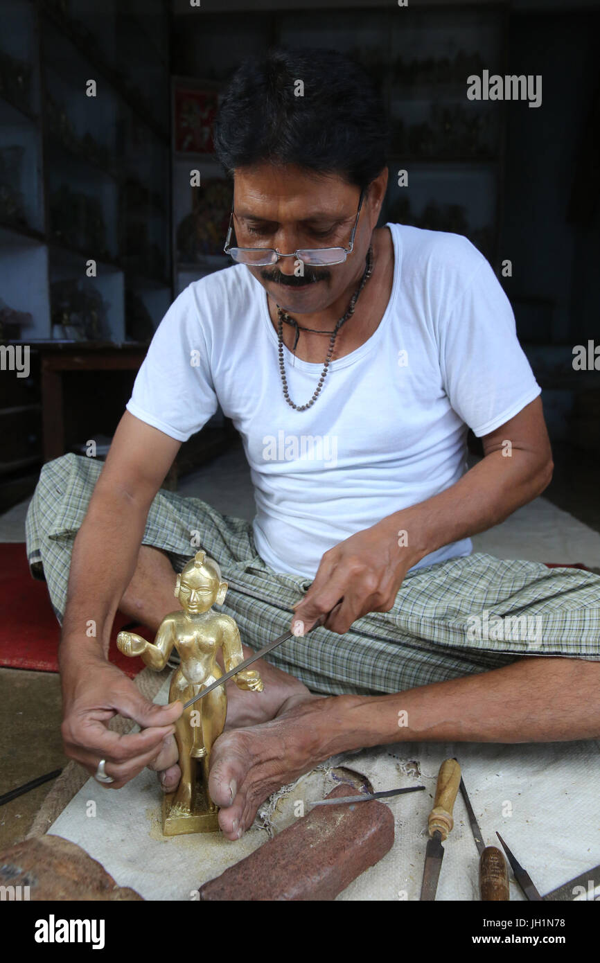 Making statue hi-res stock photography and images - Alamy