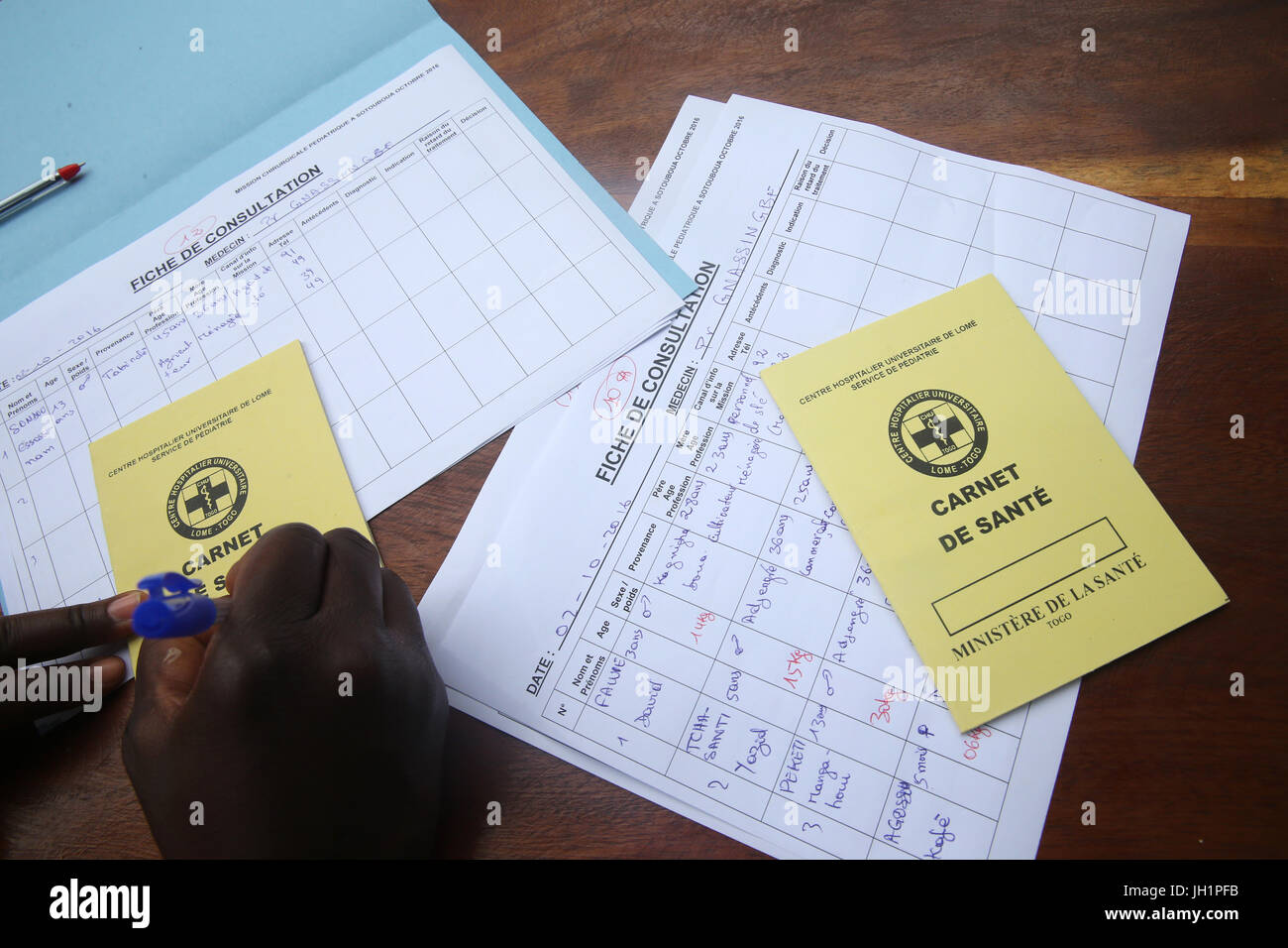 African paediatric hospital. Health. Child health record booklet. Togo ...