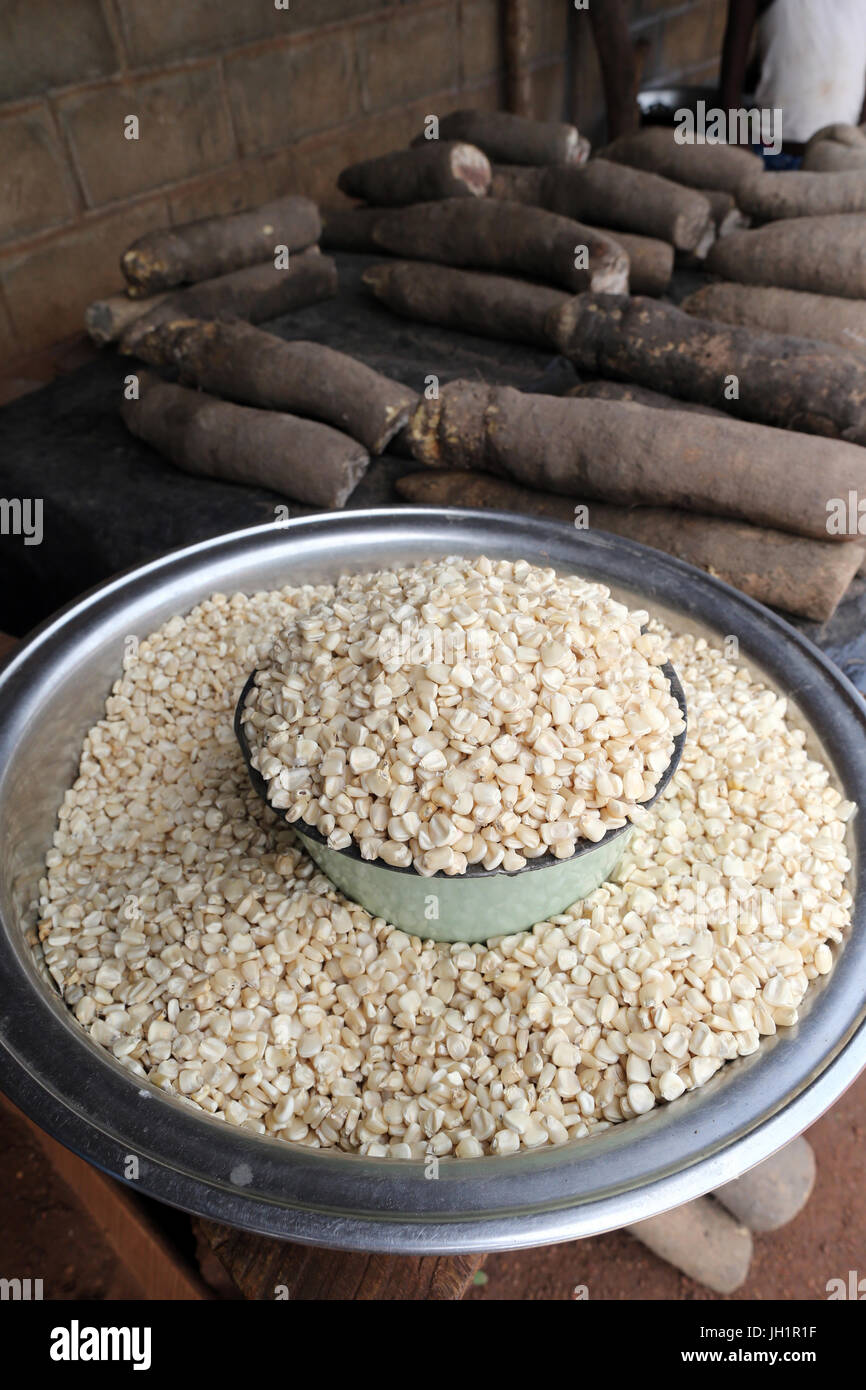 African market. Corn and cassava. Togo Stock Photo - Alamy