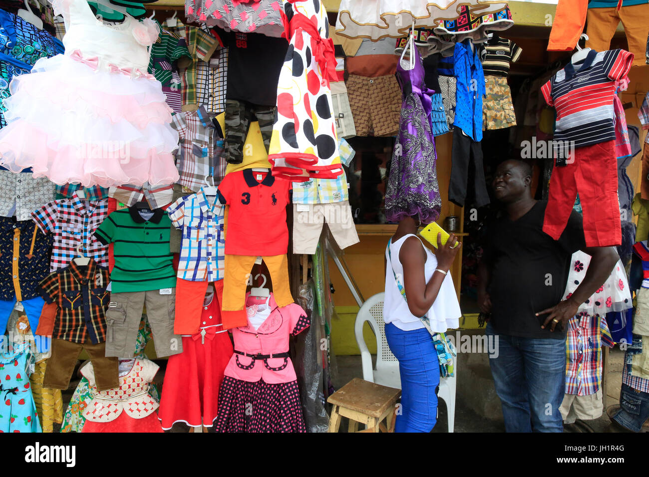 Clothes market afrique hi-res stock photography and images - Alamy