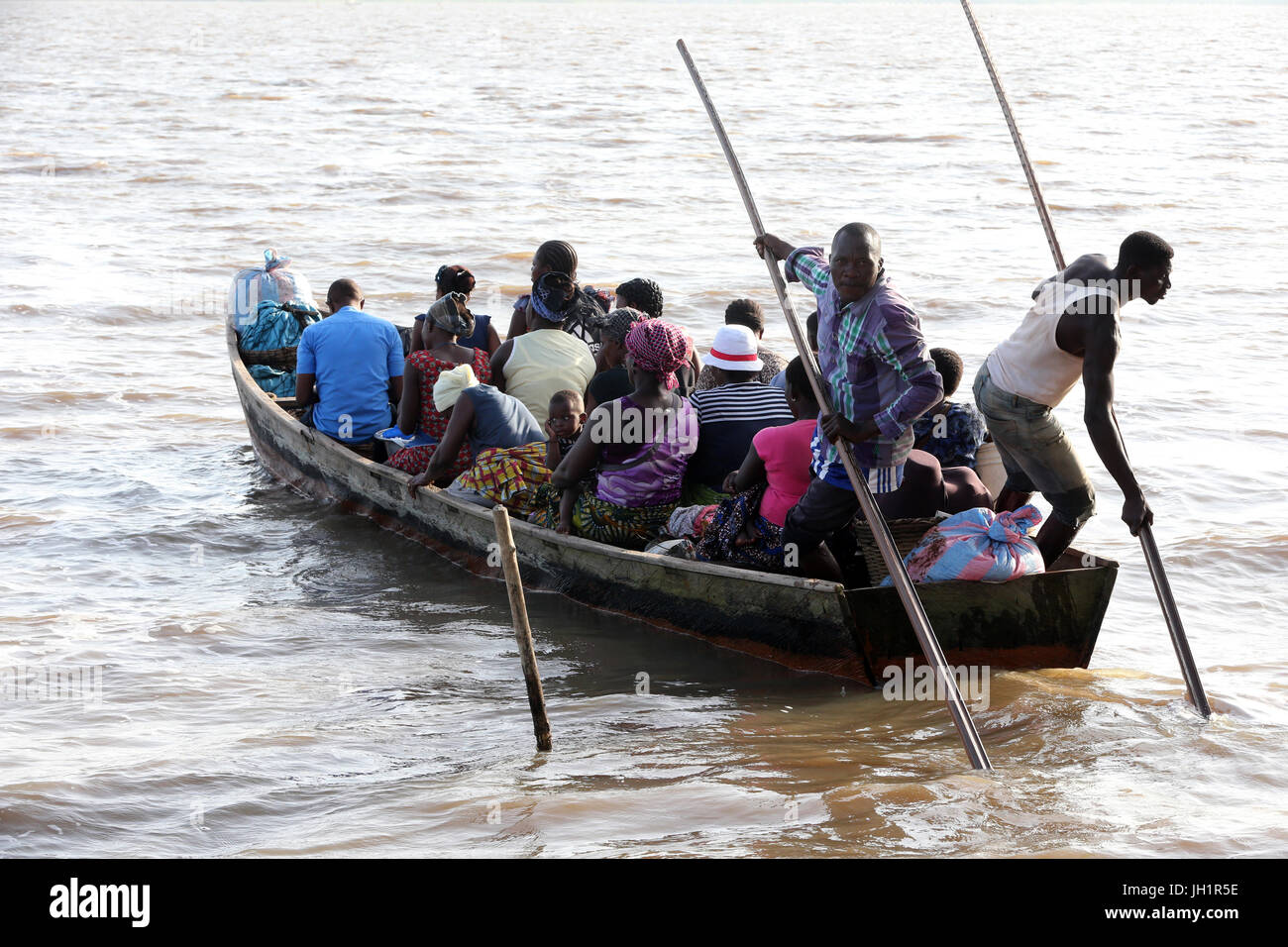 Africain pirogue hi-res stock photography and images - Alamy