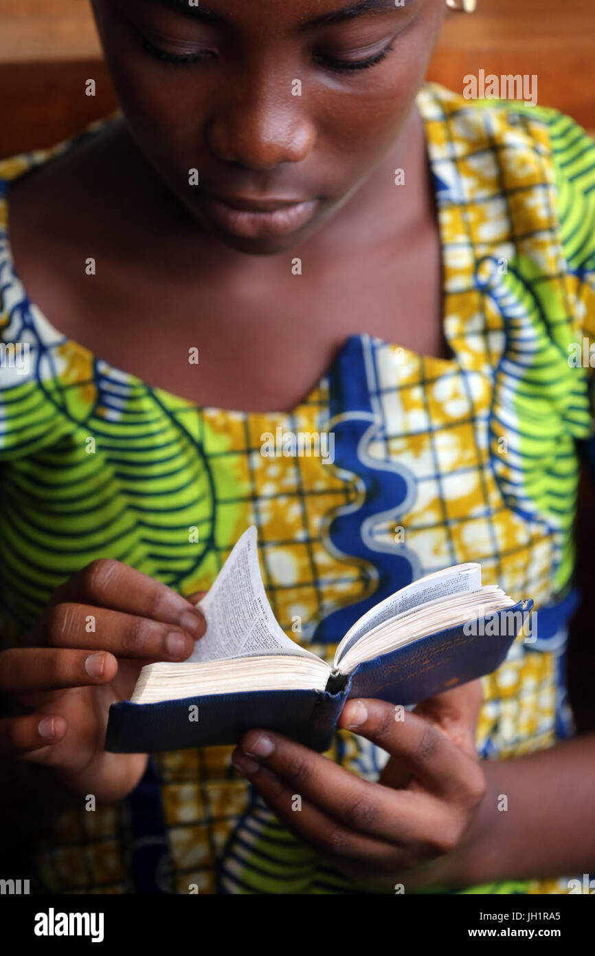 African woman reading bible hi-res stock photography and images - Alamy