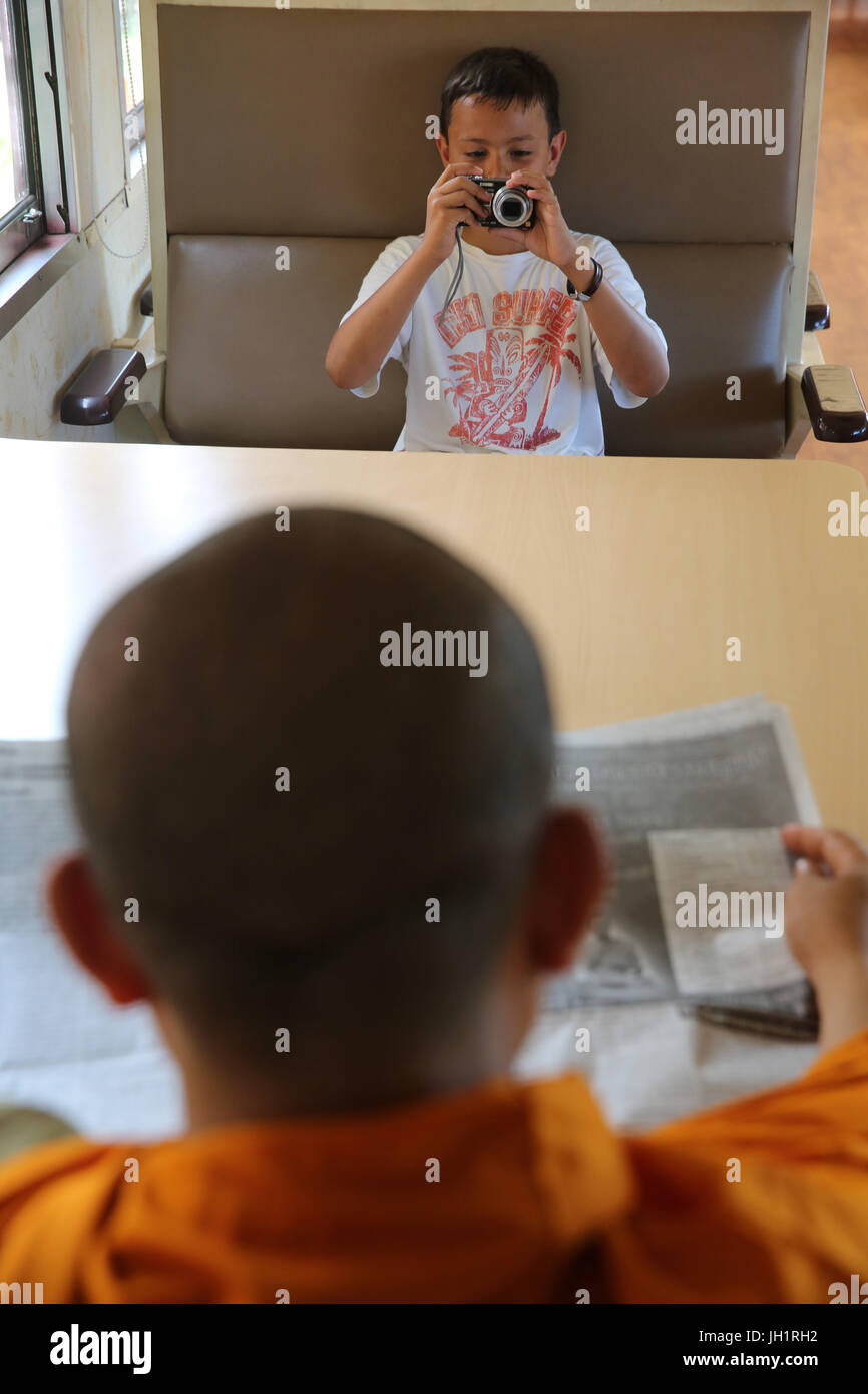 Monk boy hi-res stock photography and images - Alamy