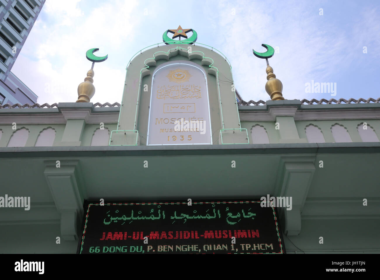 Central masjid hi-res stock photography and images - Alamy
