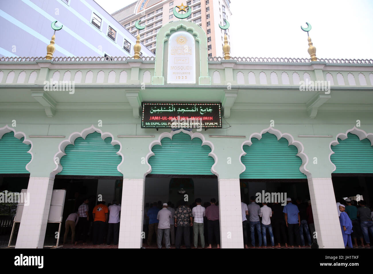 Masjid Musulman (Saigon Central Mosque). Muslims praying. Salat. Ho chi ...
