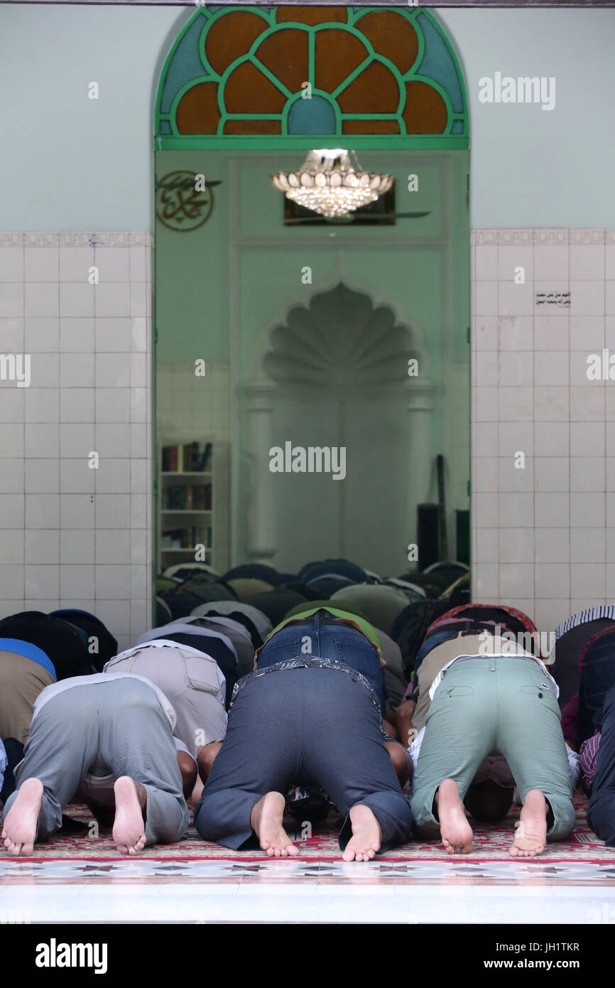 Masjid Musulman (Saigon Central Mosque). Muslims praying. Salat. Ho chi ...