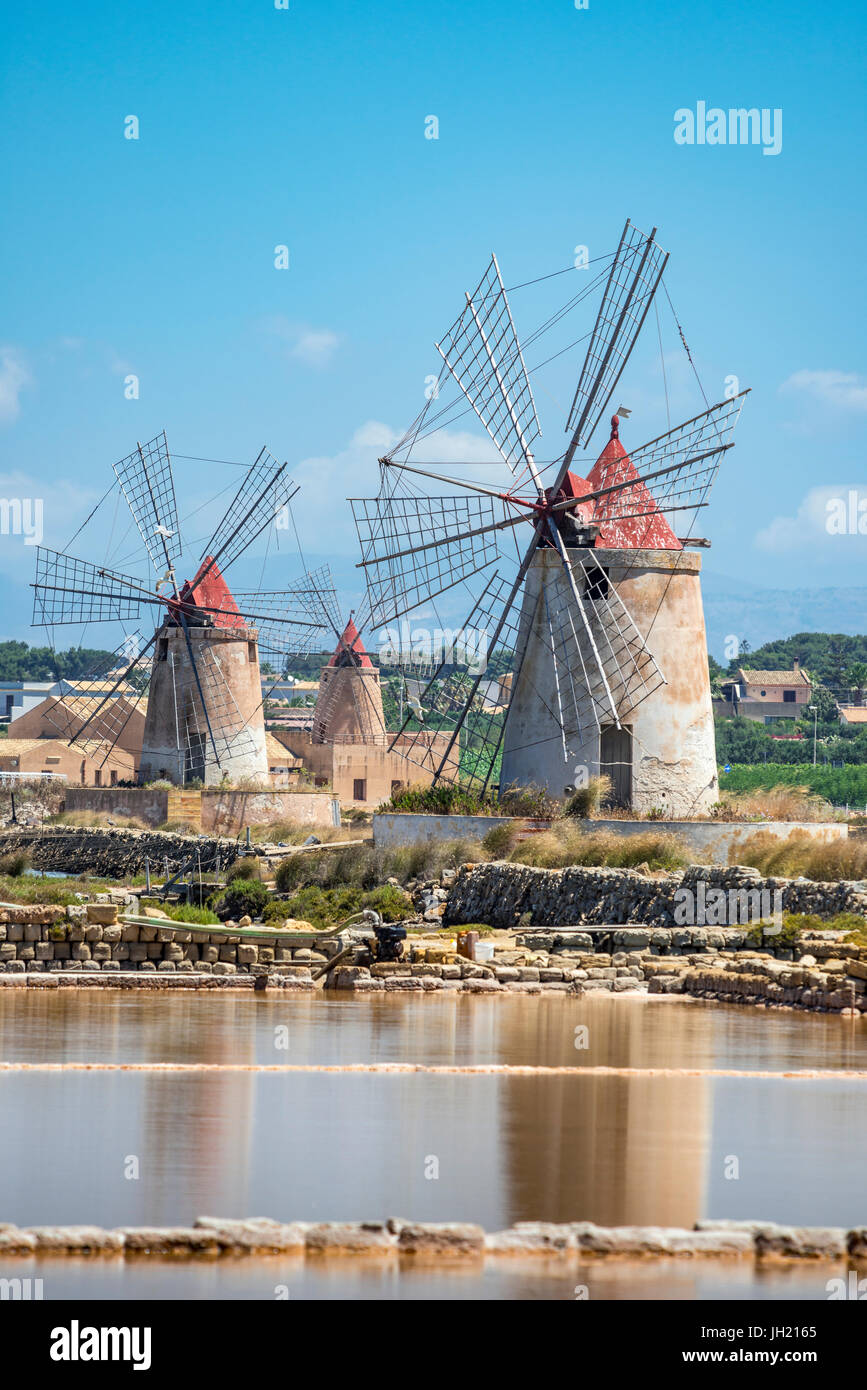 Saline lagoon hi-res stock photography and images - Alamy