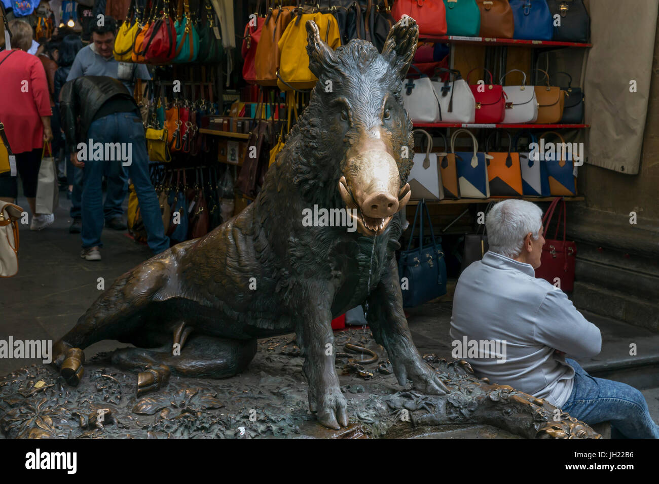Pig fountain hi-res stock photography and images - Alamy