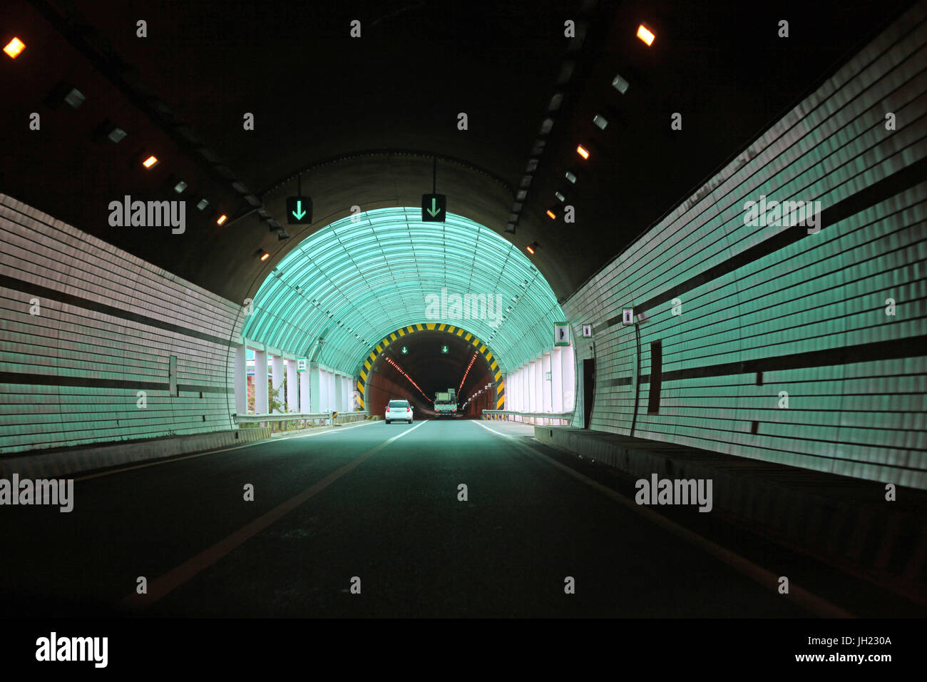 Expressway tunnel hi-res stock photography and images - Alamy