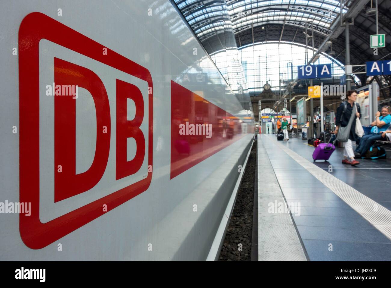Wildfire evacuation sign hi-res stock photography and images - Alamy