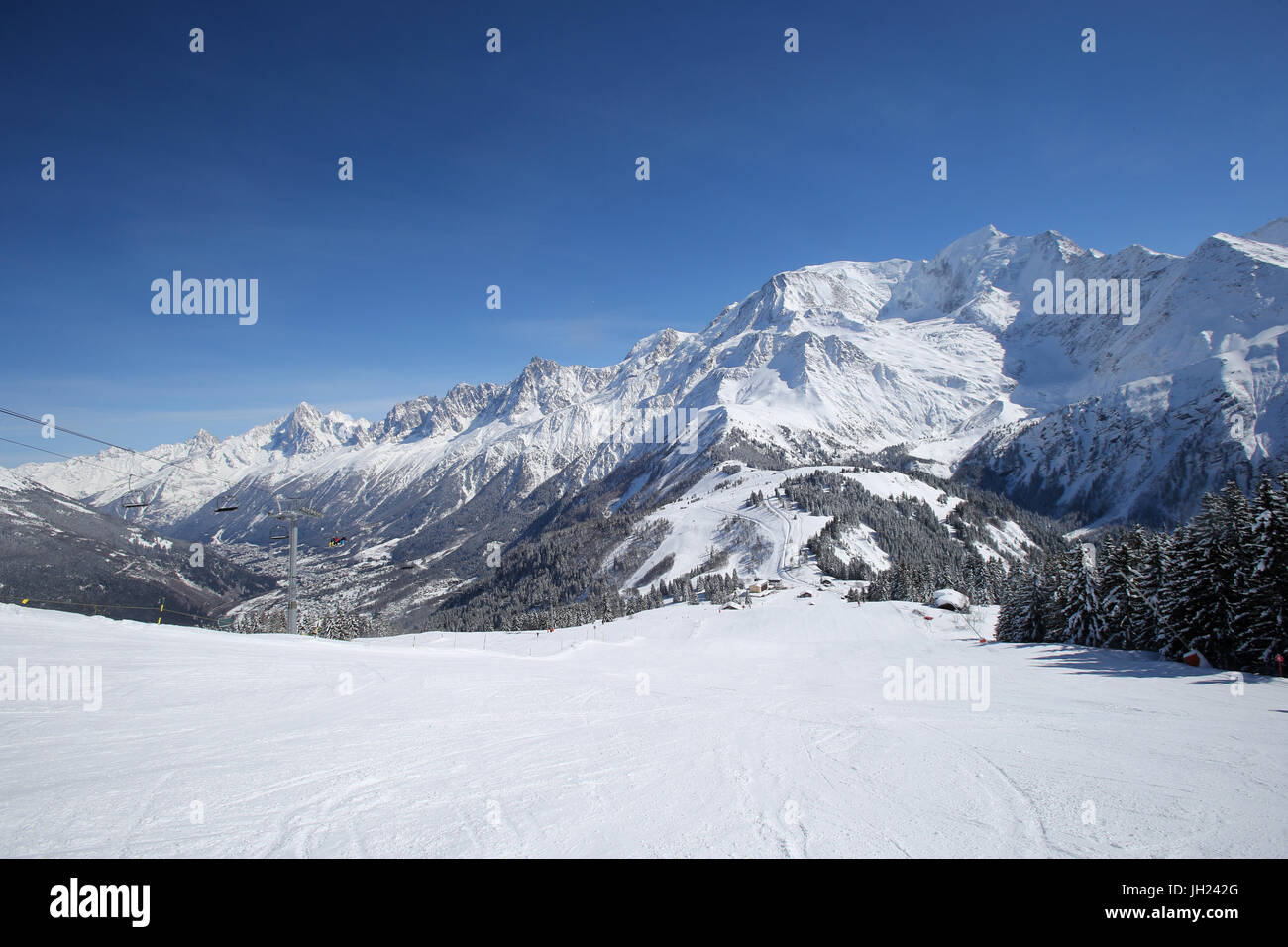 Chamonix resort neige hi-res stock photography and images - Alamy