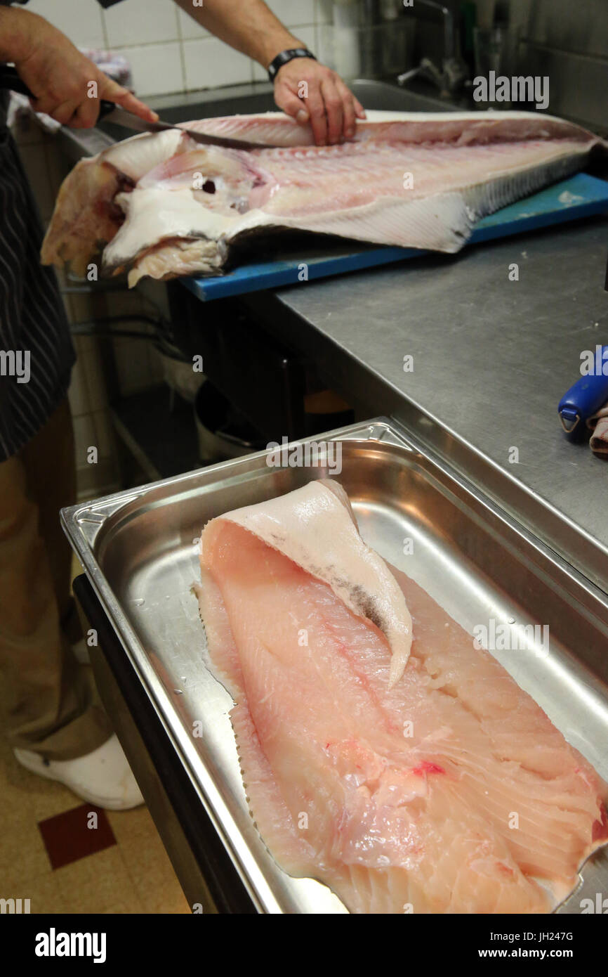 Restaurant fresh fish hi-res stock photography and images - Alamy