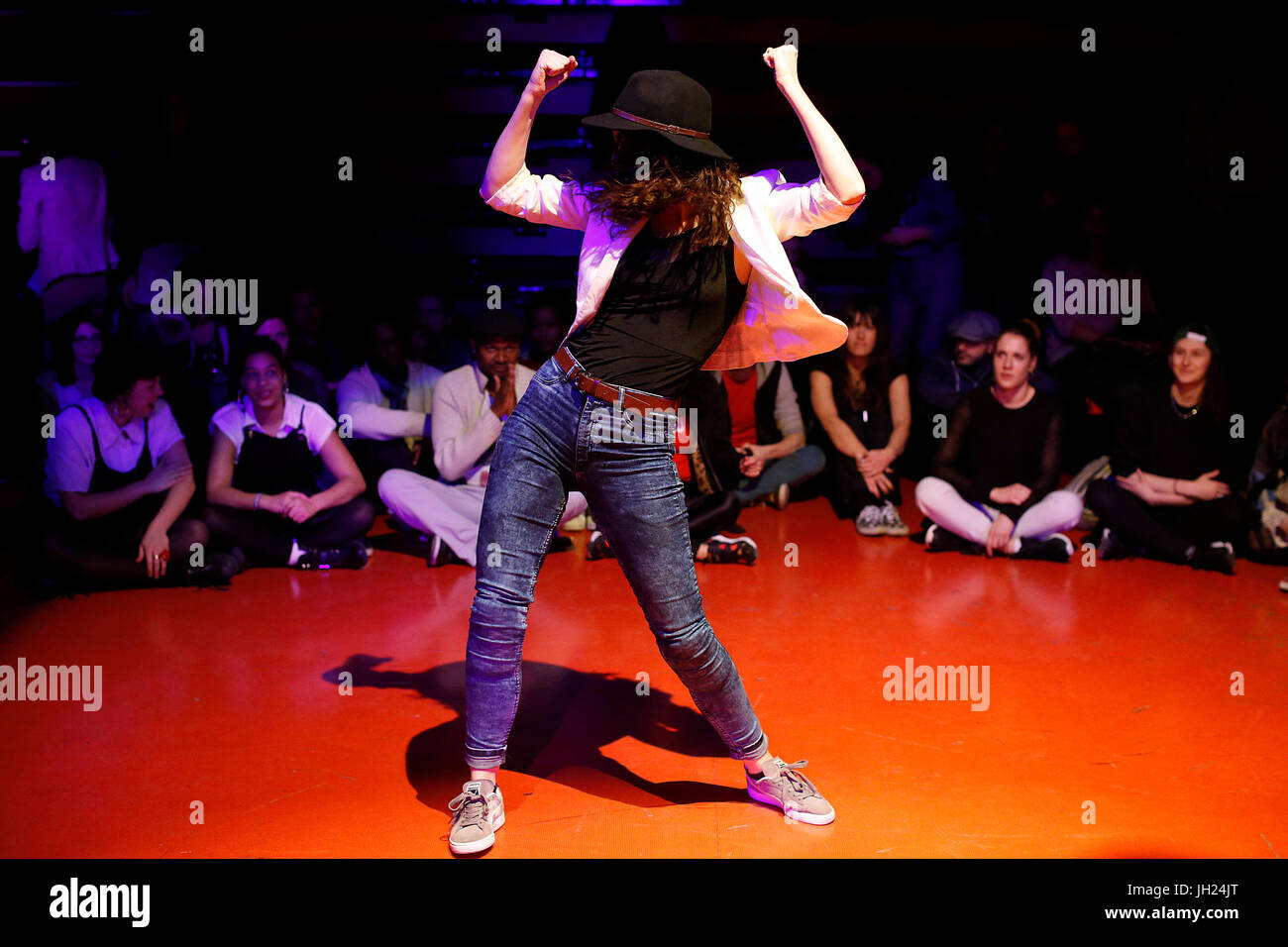 Hip hop dancer hi-res stock photography and images - Alamy