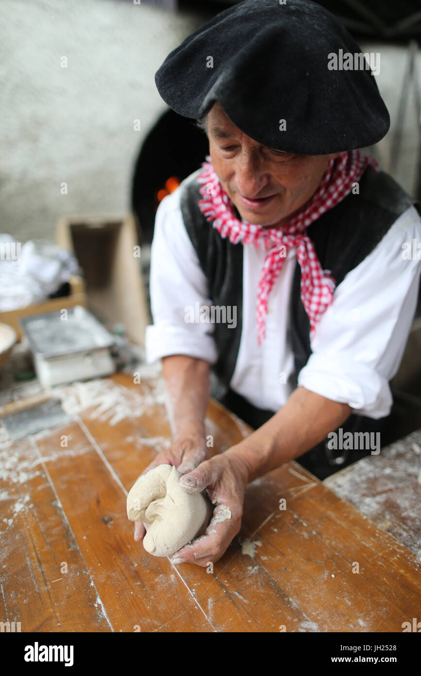 Traditional fabrication hi-res stock photography and images - Alamy