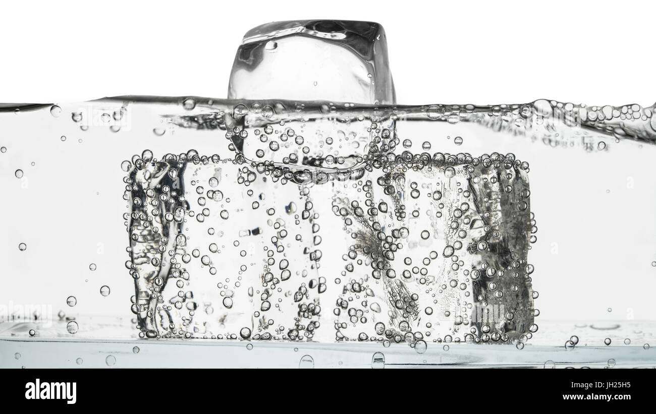 Ice cubes in water hi-res stock photography and images - Alamy