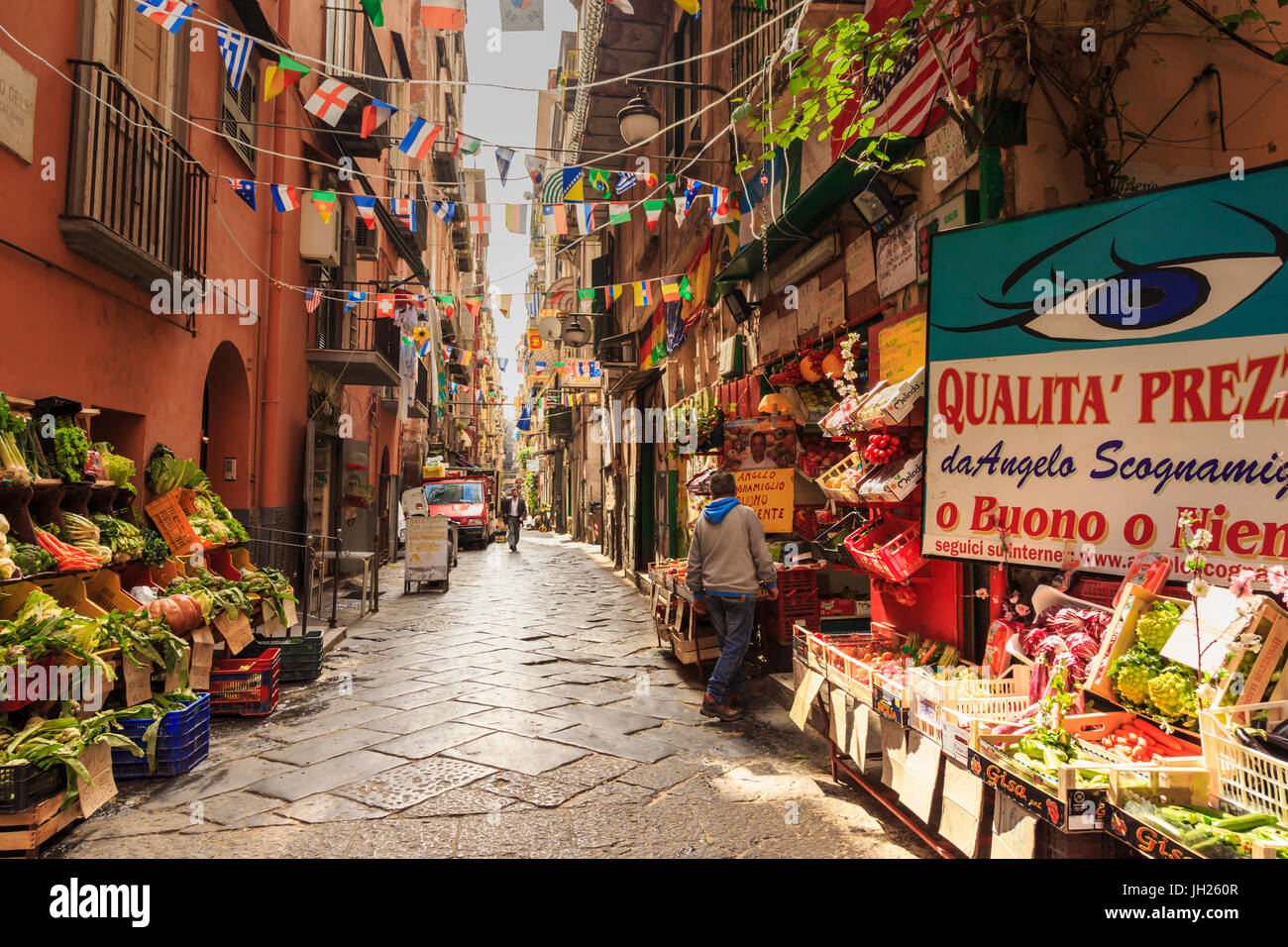 Alley in the densely populated Spanish Quarter (Quartieri Spagnoli), City of Naples, Campania ...