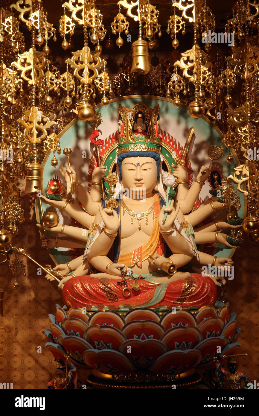 Statue in buddha tooth relic temple hi-res stock photography and images ...