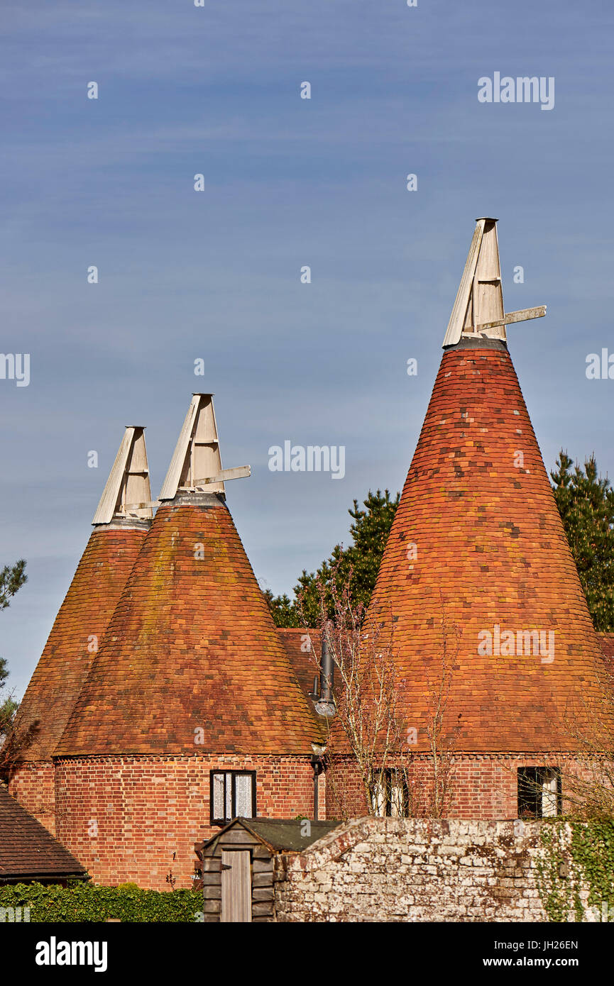 Oast houses hi-res stock photography and images - Alamy