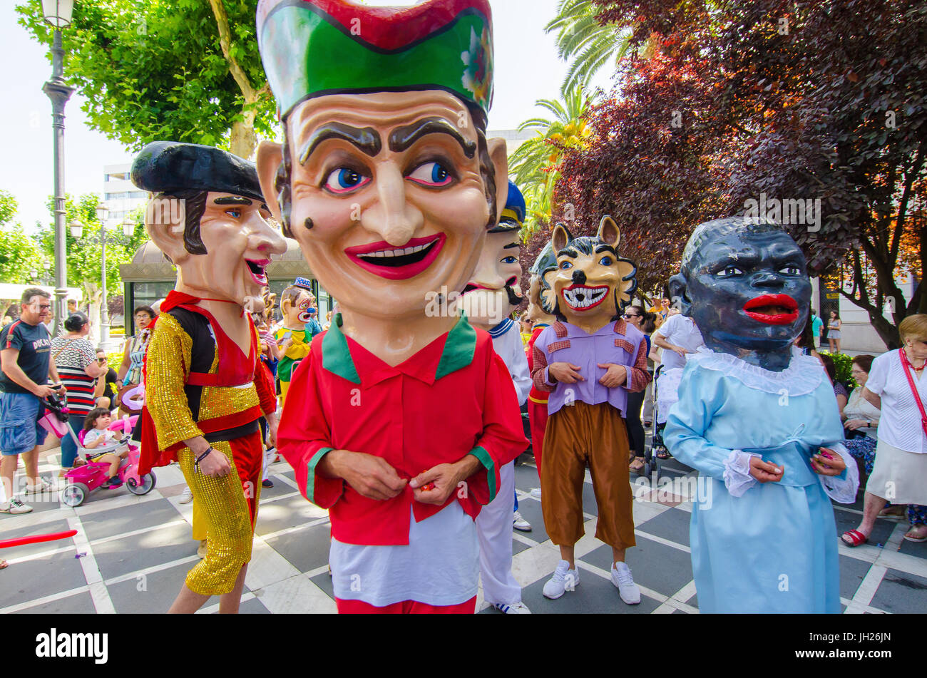 giants and big heads Stock Photo - Alamy