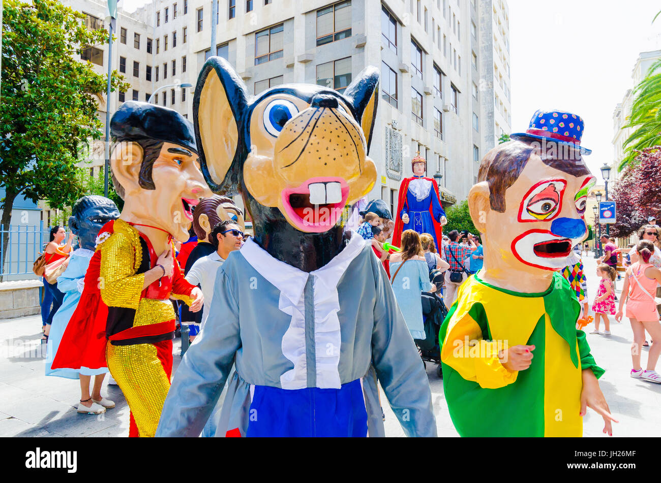 giants and big heads Stock Photo - Alamy