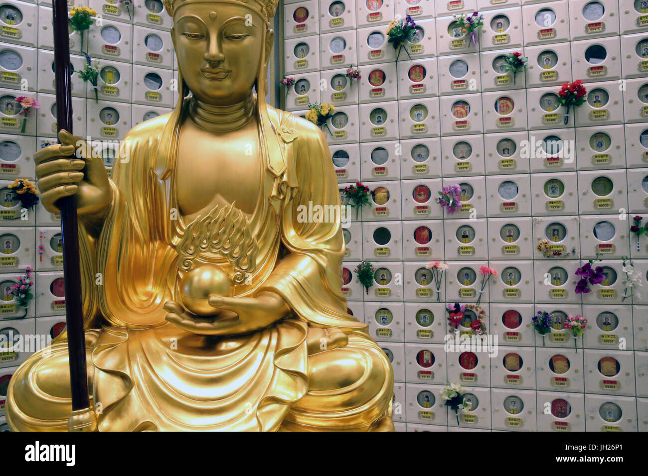 Kong Meng San Phor Kark See Monastery. Pu Tong Ta Columbarium. Singapore Stock Photo - Alamy