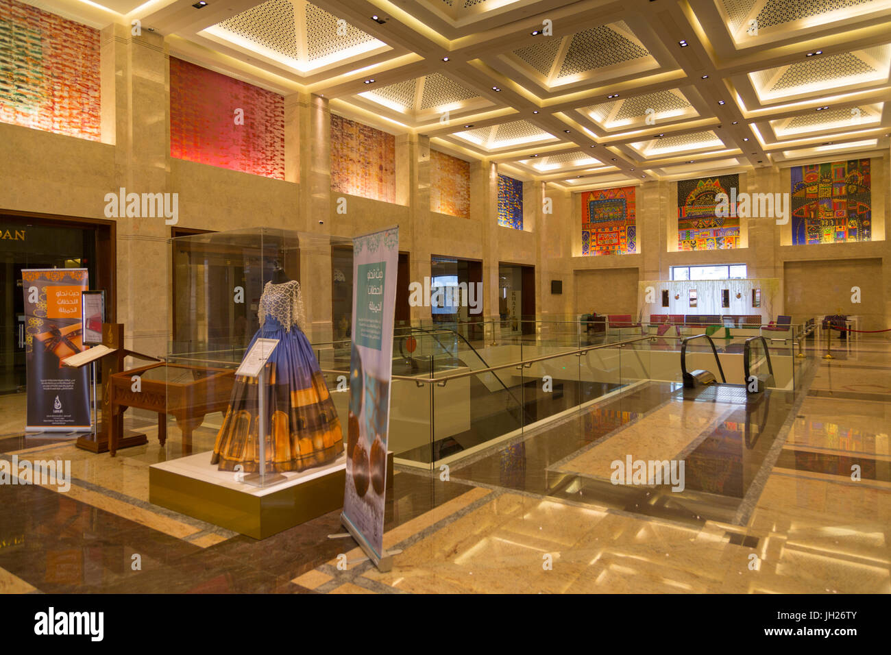 Opera gallery hi-res stock photography and images - Alamy