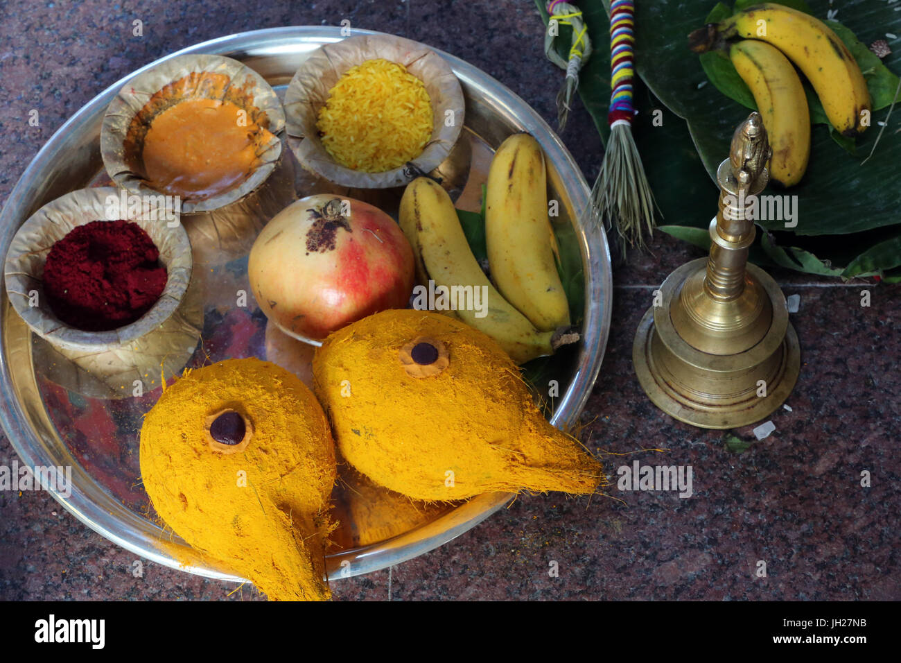 Puja thali hi-res stock photography and images - Alamy