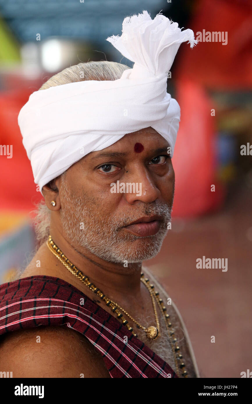 Sri Vadapathira Kaliamman hindu temple. Hindu Brahmin priest. Singapore ...