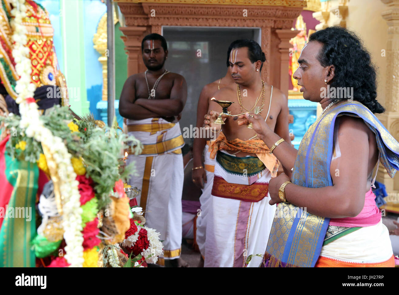 Sri Vadapathira Kaliamman hindu temple. Hindu Brahmin priests. Puja ceremony. Singapore Stock ...