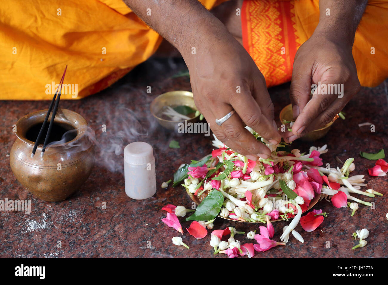 Brahmin puja hi-res stock photography and images - Alamy