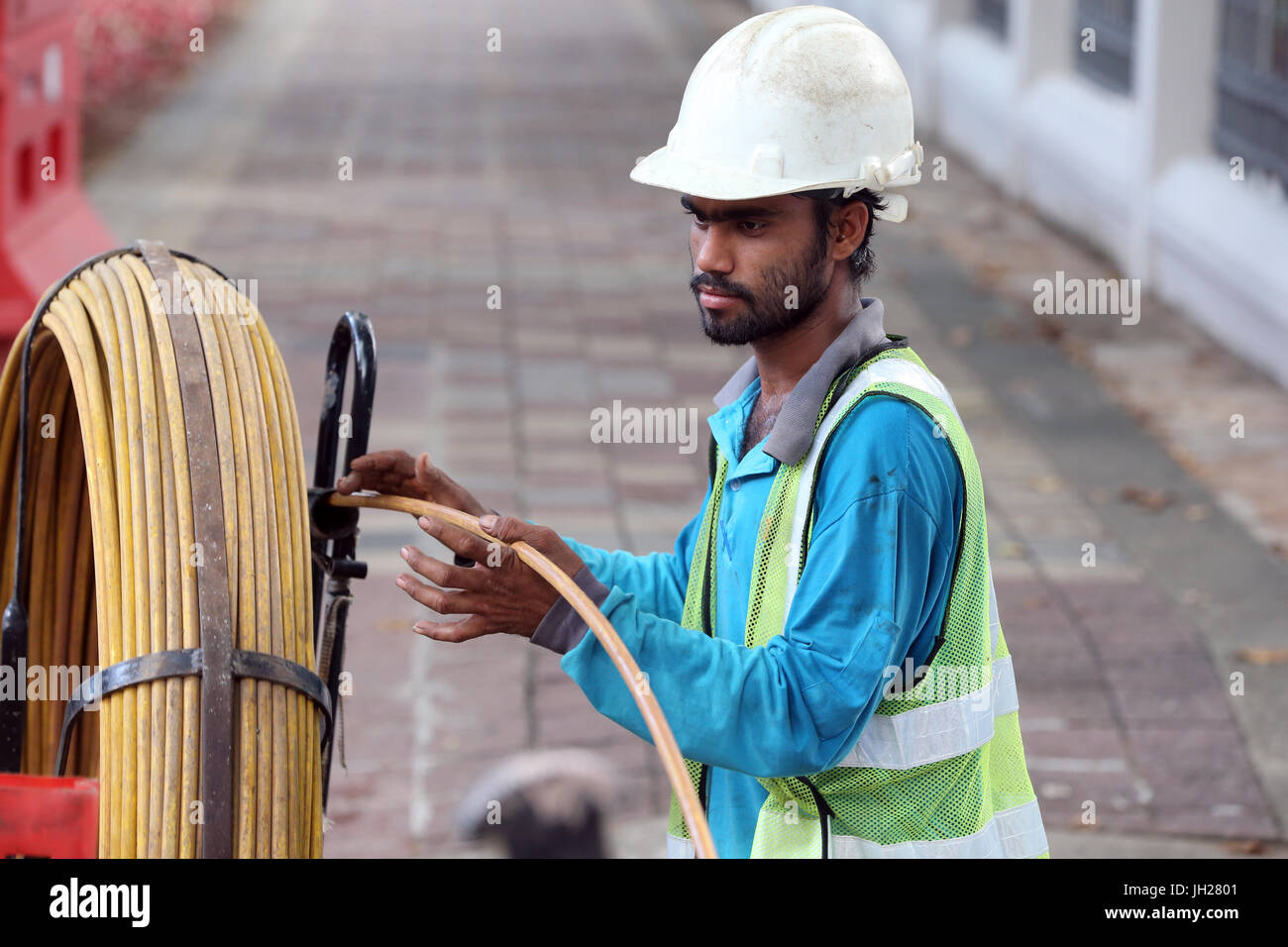 Worker on construction site. Singapore Stock Photo - Alamy