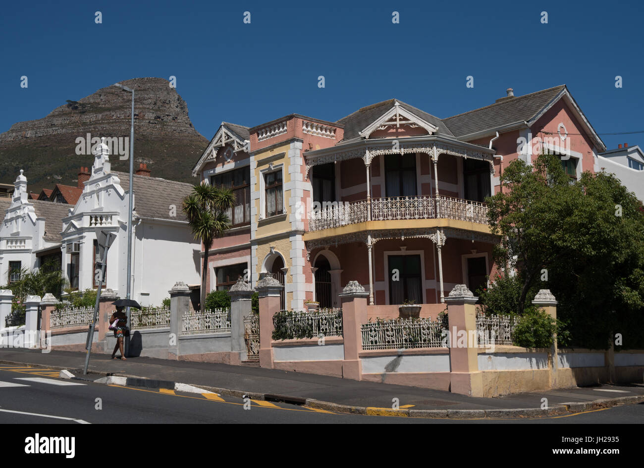 Traditional cape houses on kloof road hi-res stock photography and ...