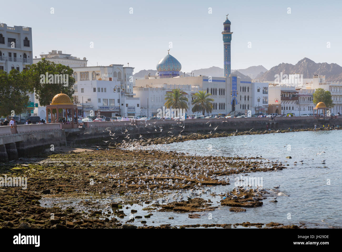 View of the Al Rasool Al Adham Mosque and Corniche at Muttrah, Muscat ...