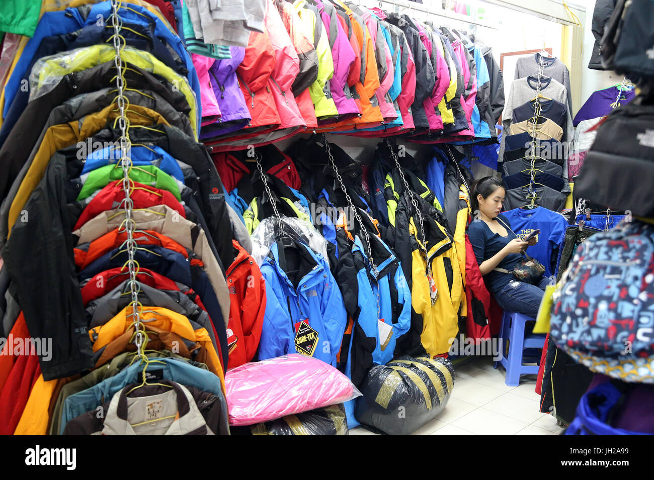 Clothes market vietnam hi-res stock photography and images - Alamy
