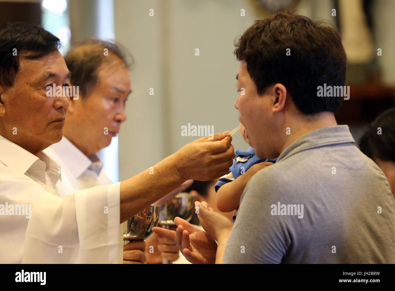 Communion catholique hi-res stock photography and images - Alamy