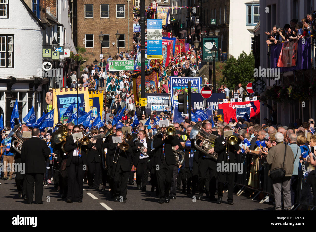 Marching banners hi-res stock photography and images - Alamy