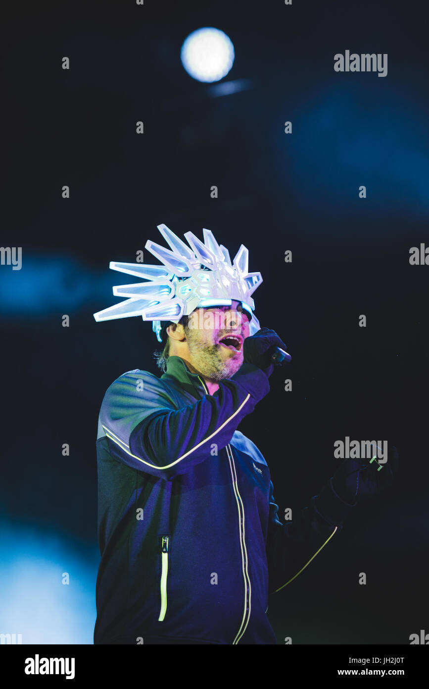 Jay kay jamiroquai hat hi-res stock photography and images - Alamy
