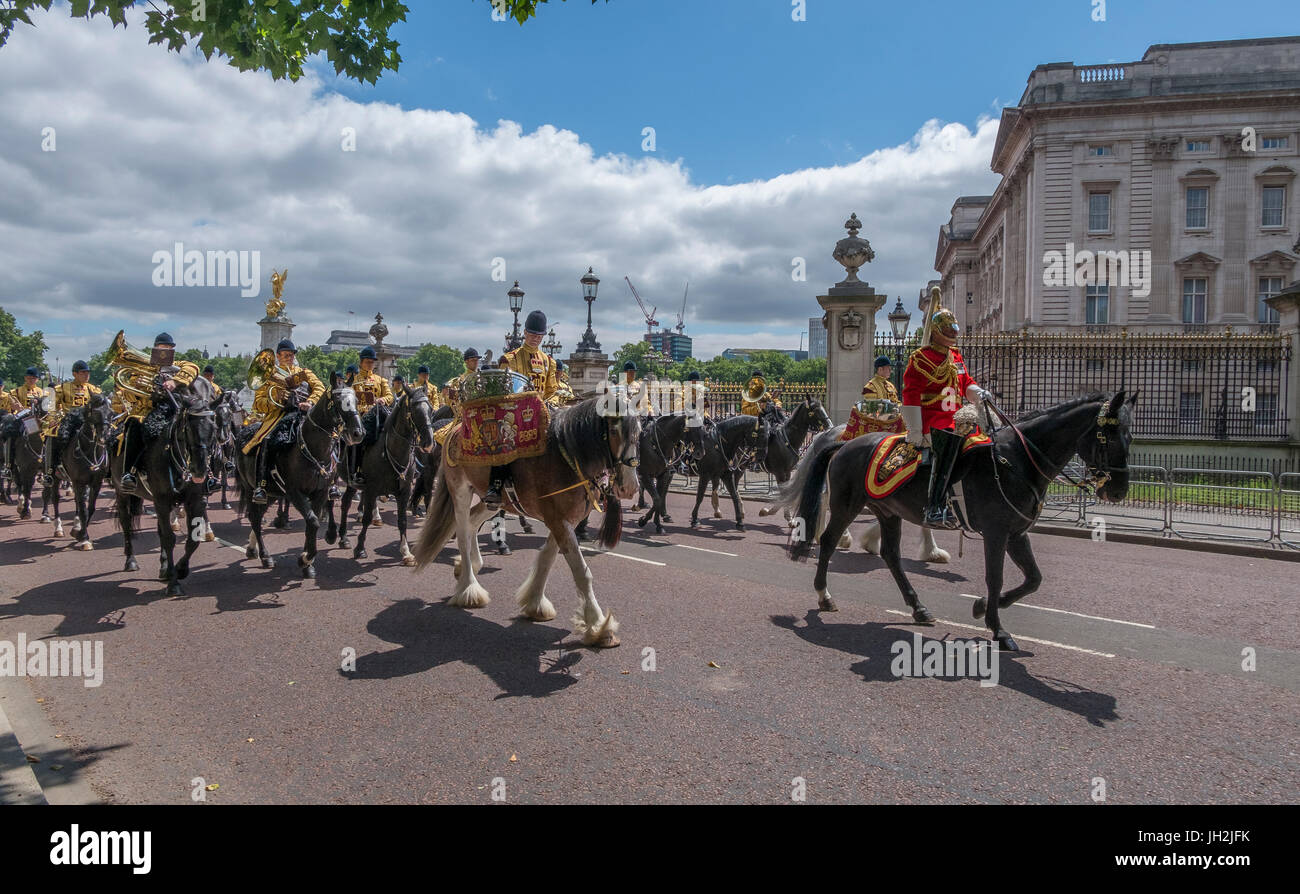 Royal stables buckingham palace hi-res stock photography and images - Alamy