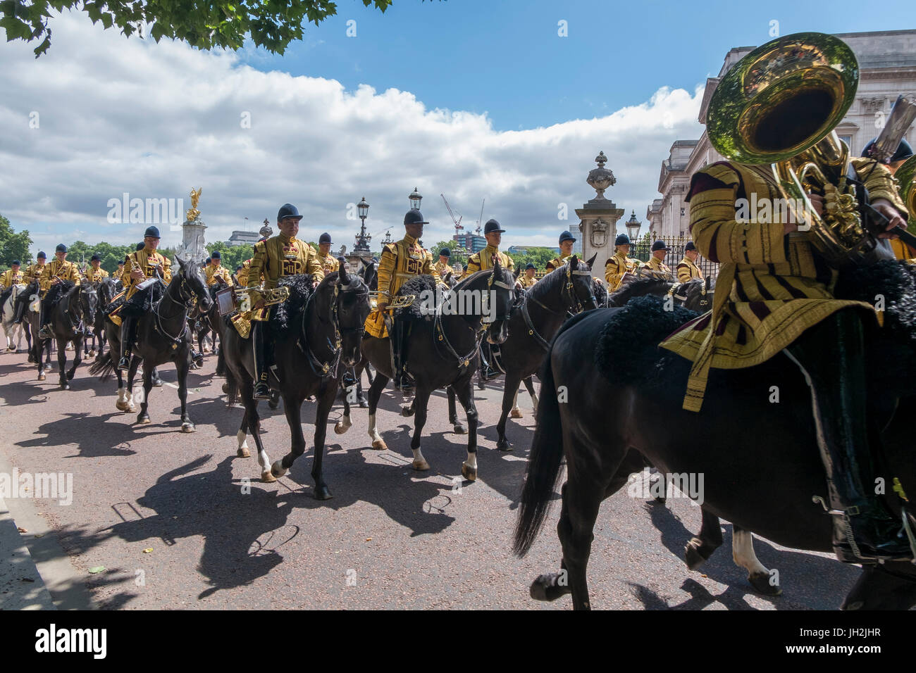 Royal stables buckingham palace hi-res stock photography and images - Alamy