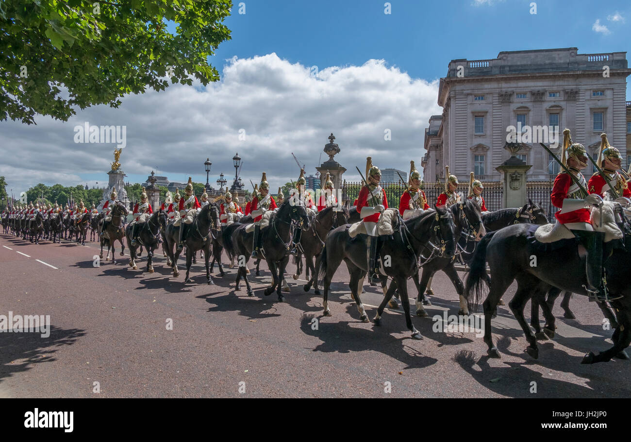 Royal stables buckingham palace hi-res stock photography and images - Alamy