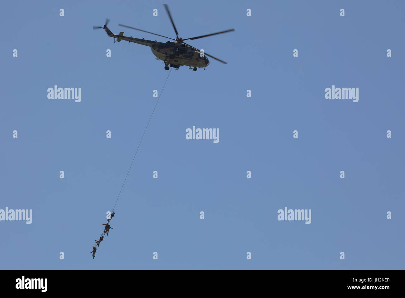 Helicopter hanging from helicopter hi-res stock photography and images ...