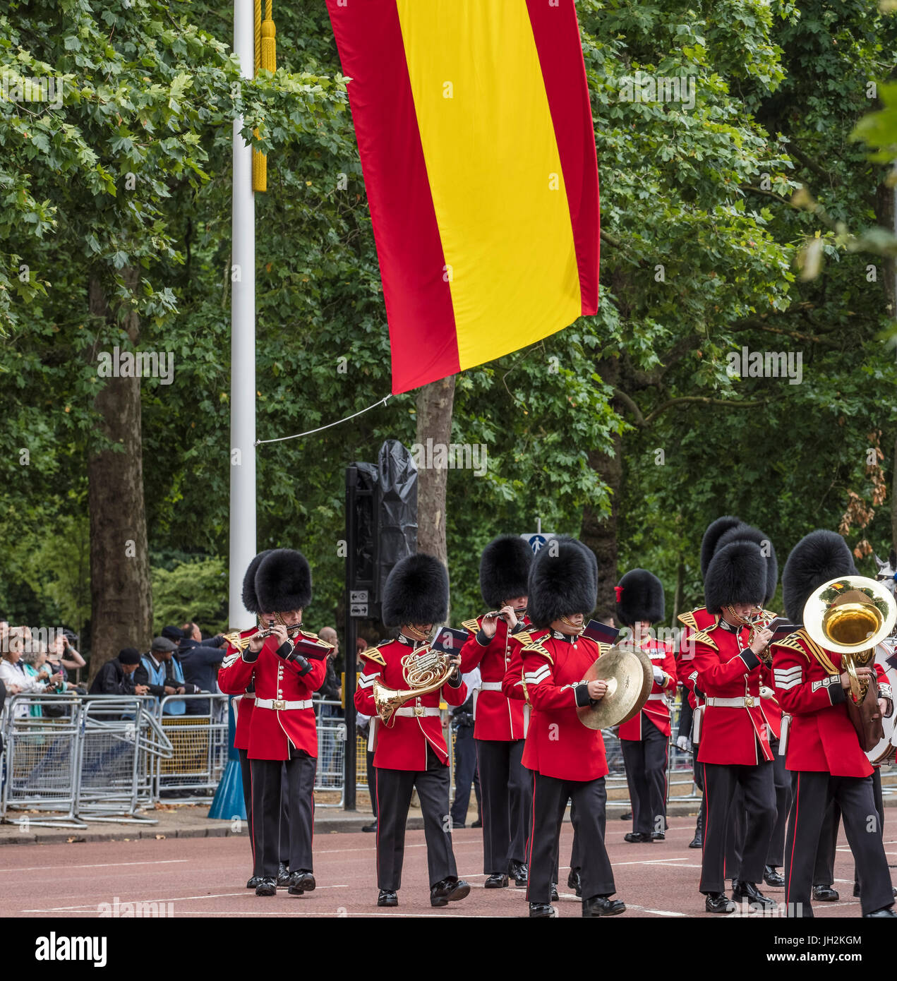 London, UK. 12th July, 2017. Queen's Guards Playing Musical instruments ...