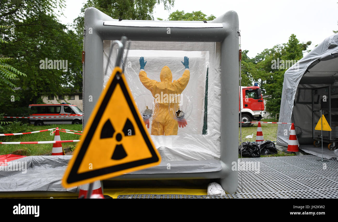 Radioactive substances hi-res stock photography and images - Alamy