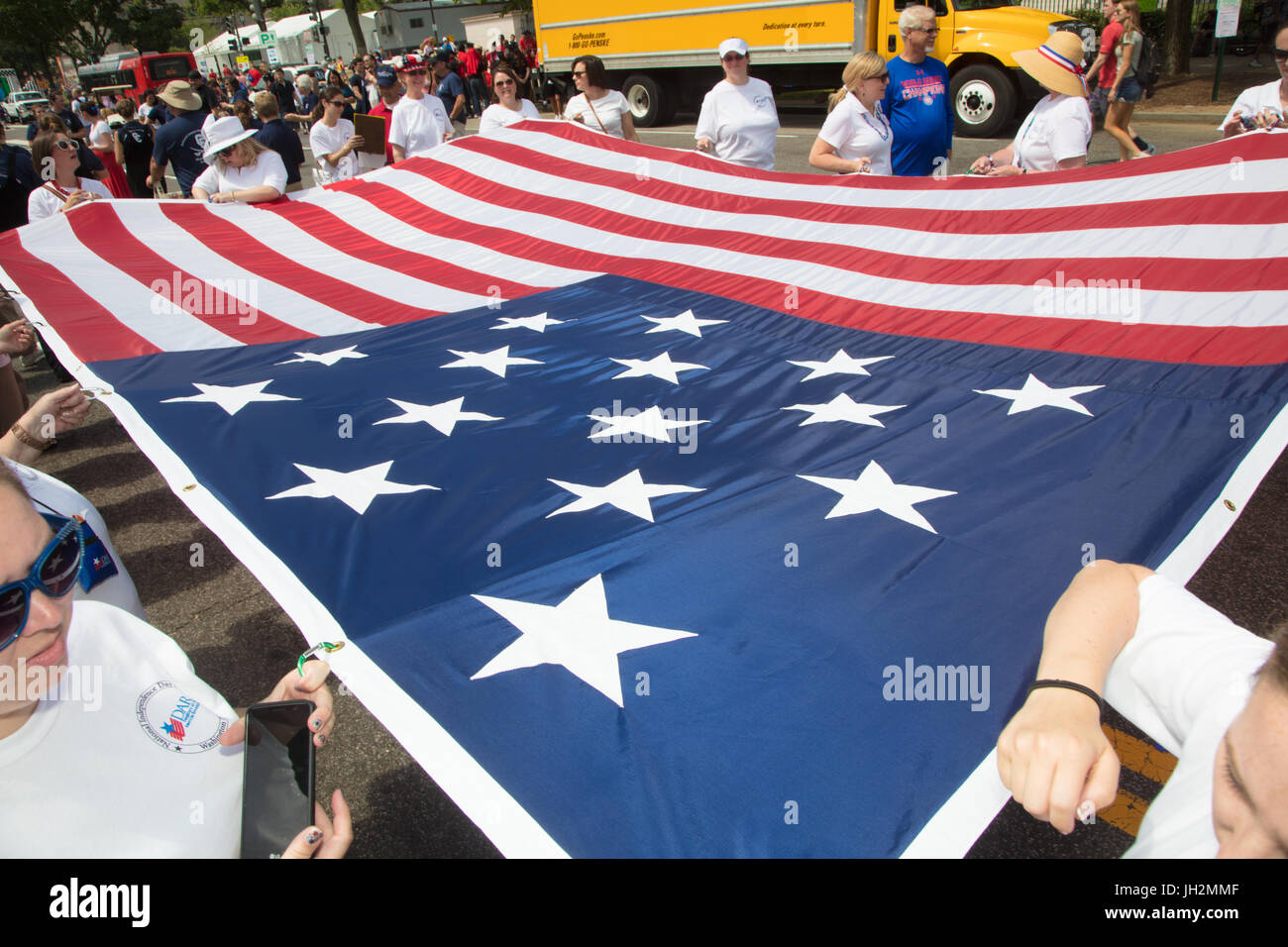 The Daughters of the American Revolution (DAR) march in the National ...